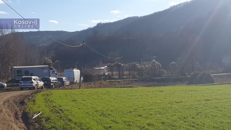 POSTAVLJENE BARIKADE KROZ SELA KAMENICA I VUČA U OPŠTINI LEPOSAVIĆ - Tv ... POSTAVLJENE BARIKADE KROZ SELA KAMENICA I VUČA U OPŠTINI LEPOSAVIĆ - Tv ...